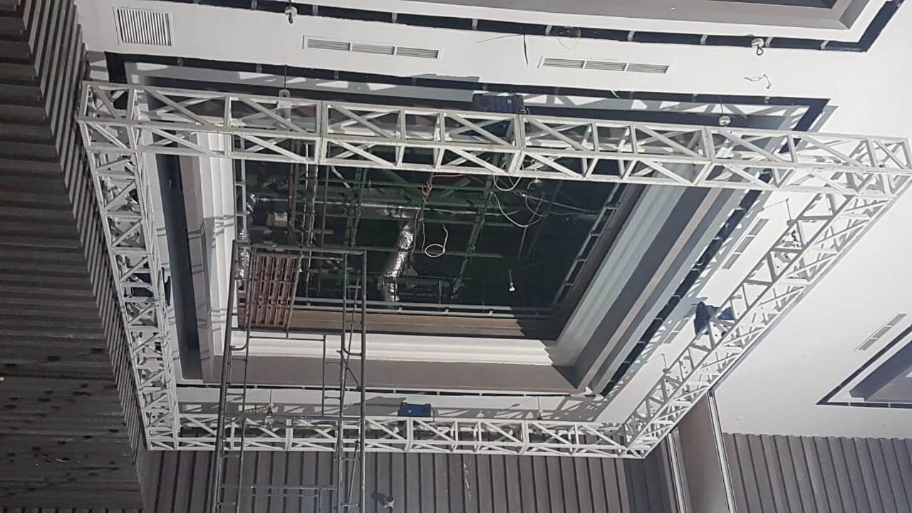 Spesialis Crane dan Lift Surabaya